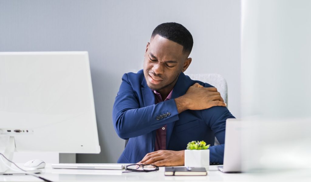 Reasons Your Desk Job Might Be Contributing to Your Shoulder Pain ...